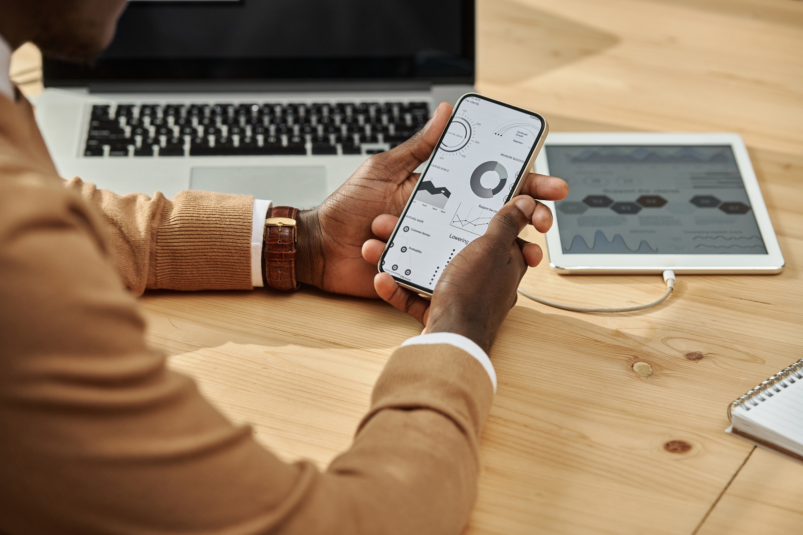 Why Your Business Needs a Mobile App & It's Benefits - Webvizion Global